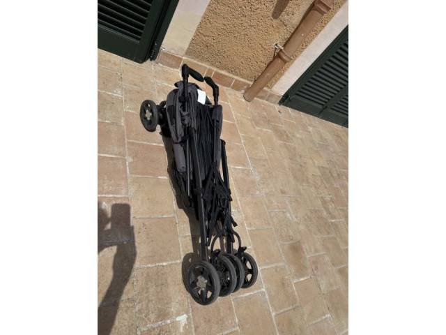 Folding buggy for toddlers